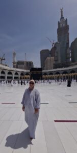 What To Wear When Going For Umrah & Hajj As A Woman +Tips